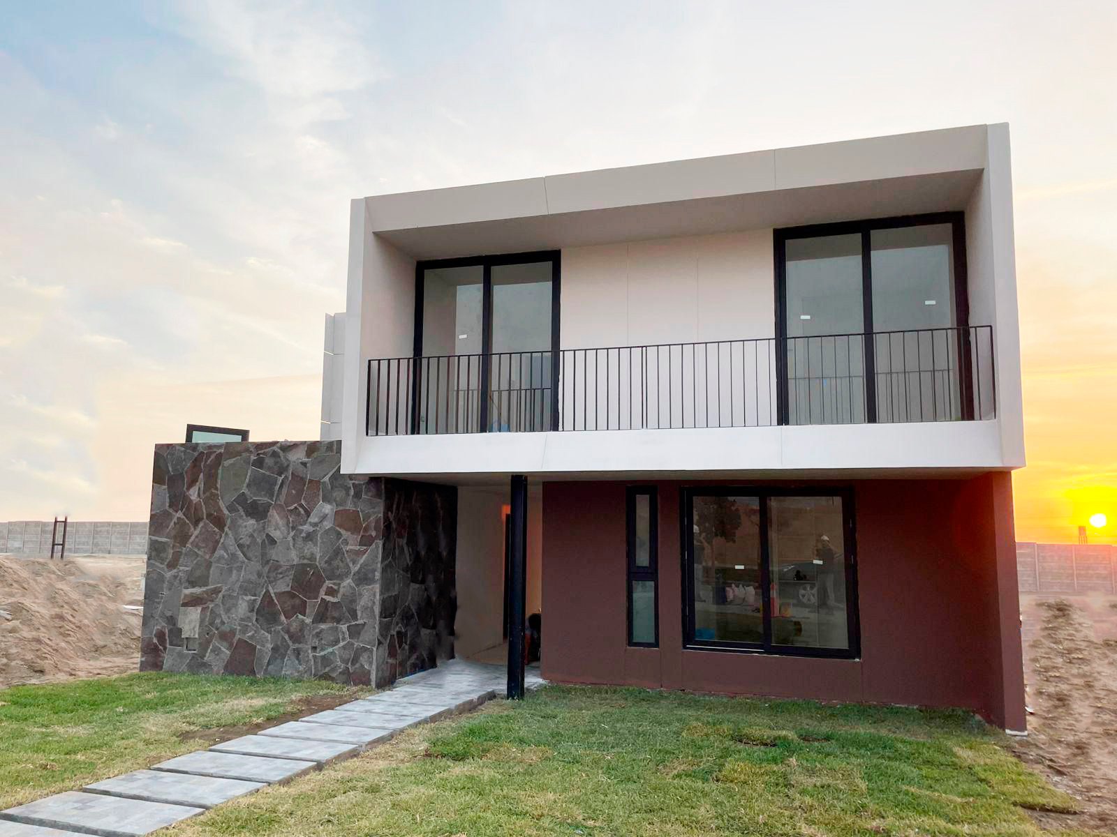 Trabajamos día a día para construir un hogar mejor para todos | Saint ...